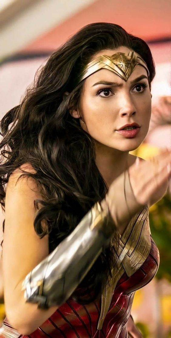 Gal Gadot and Patty Jenkins on Whether Lynda Carter Will Be in 'Wonder ...